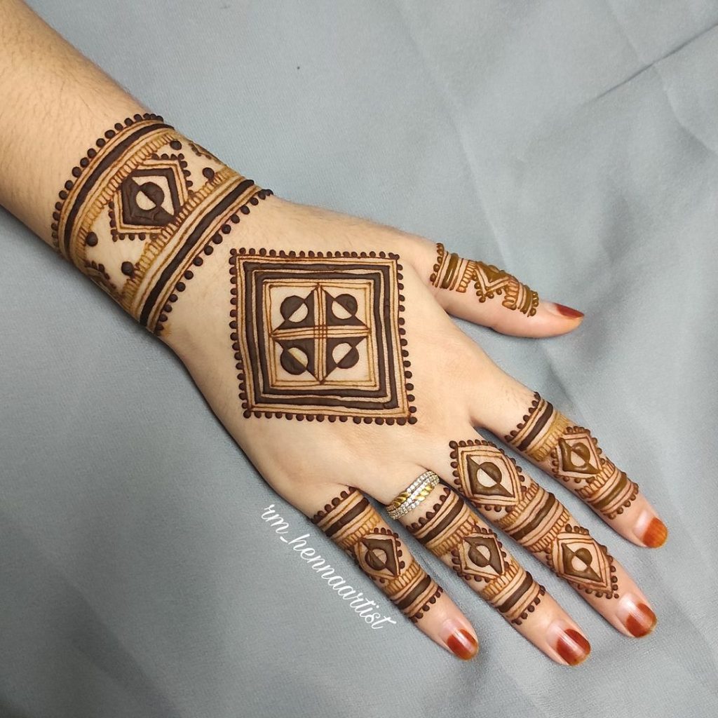 Simple Mehndi Designs For Minimalist Brides - Weddingplz Blog