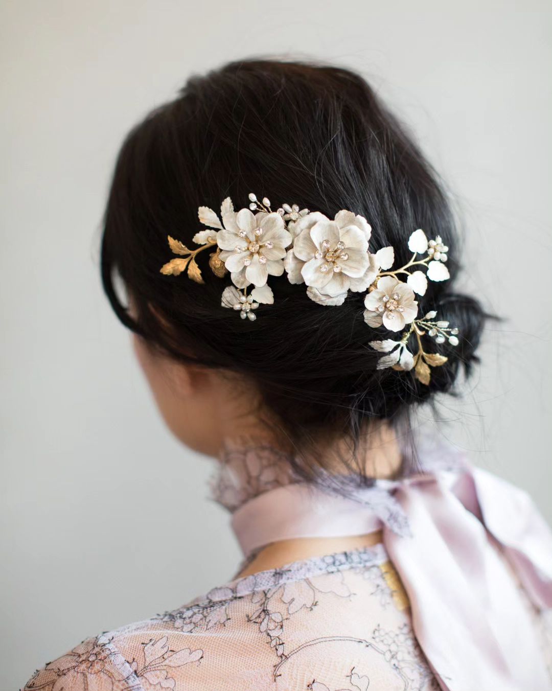 Elevate You Bridal Hairstyle With These Floral Hair Accessories ...