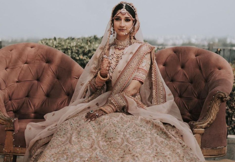 The Trendy Off-White Bridal Looks Of the Year! - Weddingplz Blog