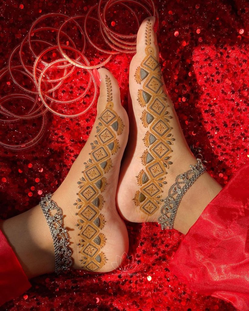 Minimal Mehendi Designs for Feet - Weddingplz Blog