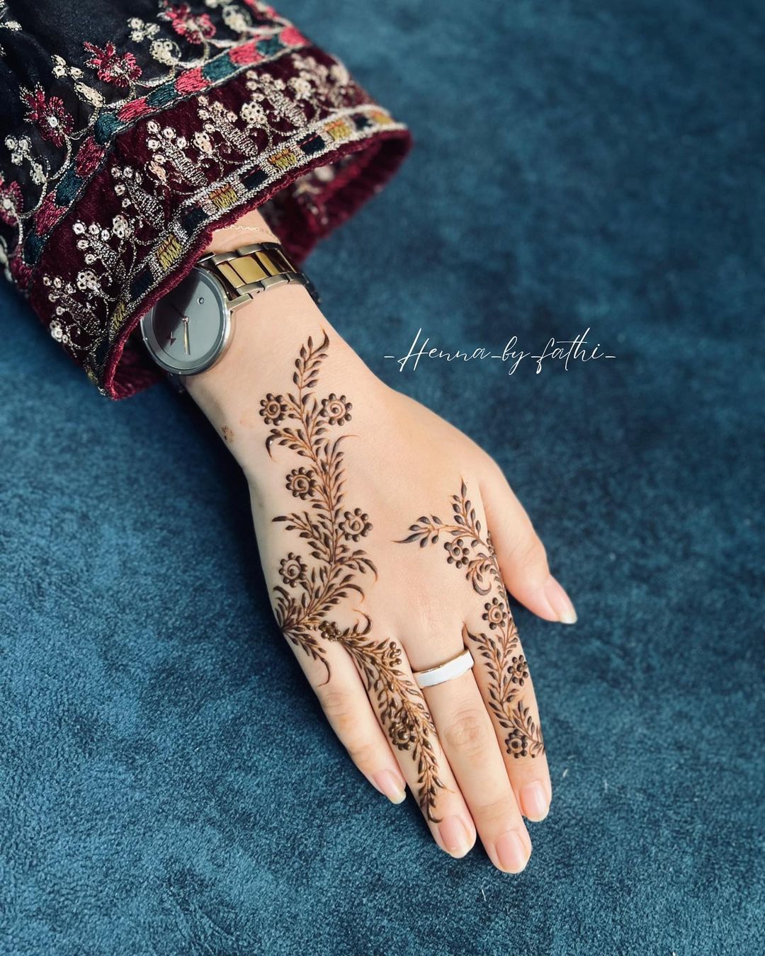 Minimal Arabic Mehndi Designs for Hands - Weddingplz Blog