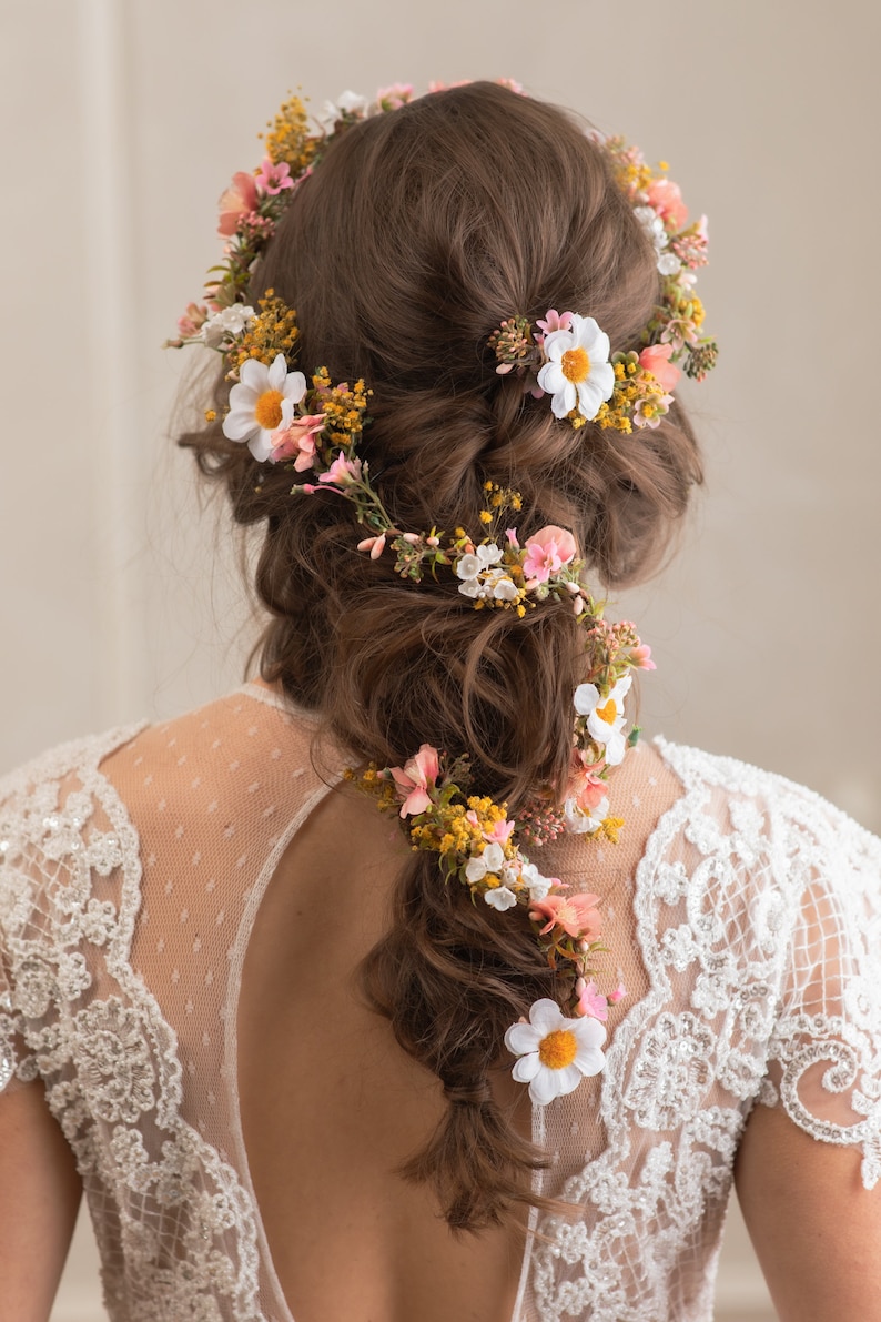 Elevate You Bridal Hairstyle With These Floral Hair Accessories ...