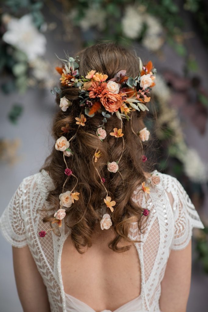 Elevate You Bridal Hairstyle With These Floral Hair Accessories ...