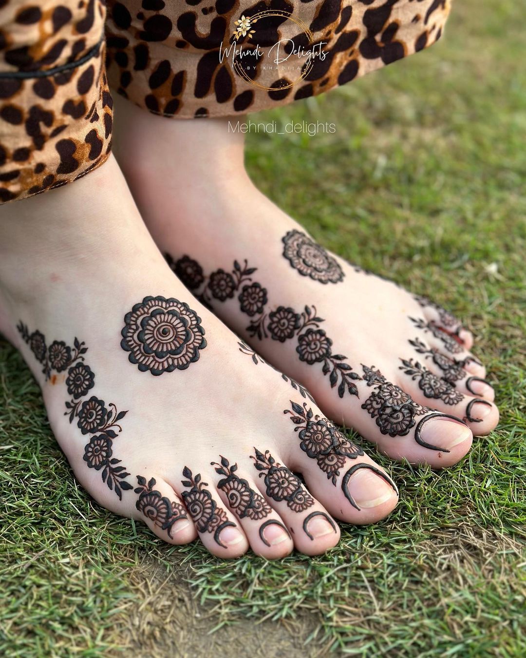 Minimal Mehendi Designs for Feet - Weddingplz Blog