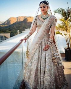 Trendy Outfit Ideas For Reception To Get That Stand Out Look ...