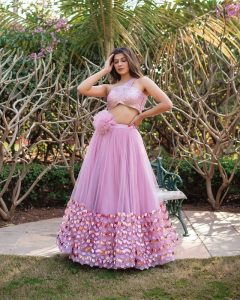 Trendy Outfit Ideas For Reception To Get That Stand Out Look ...